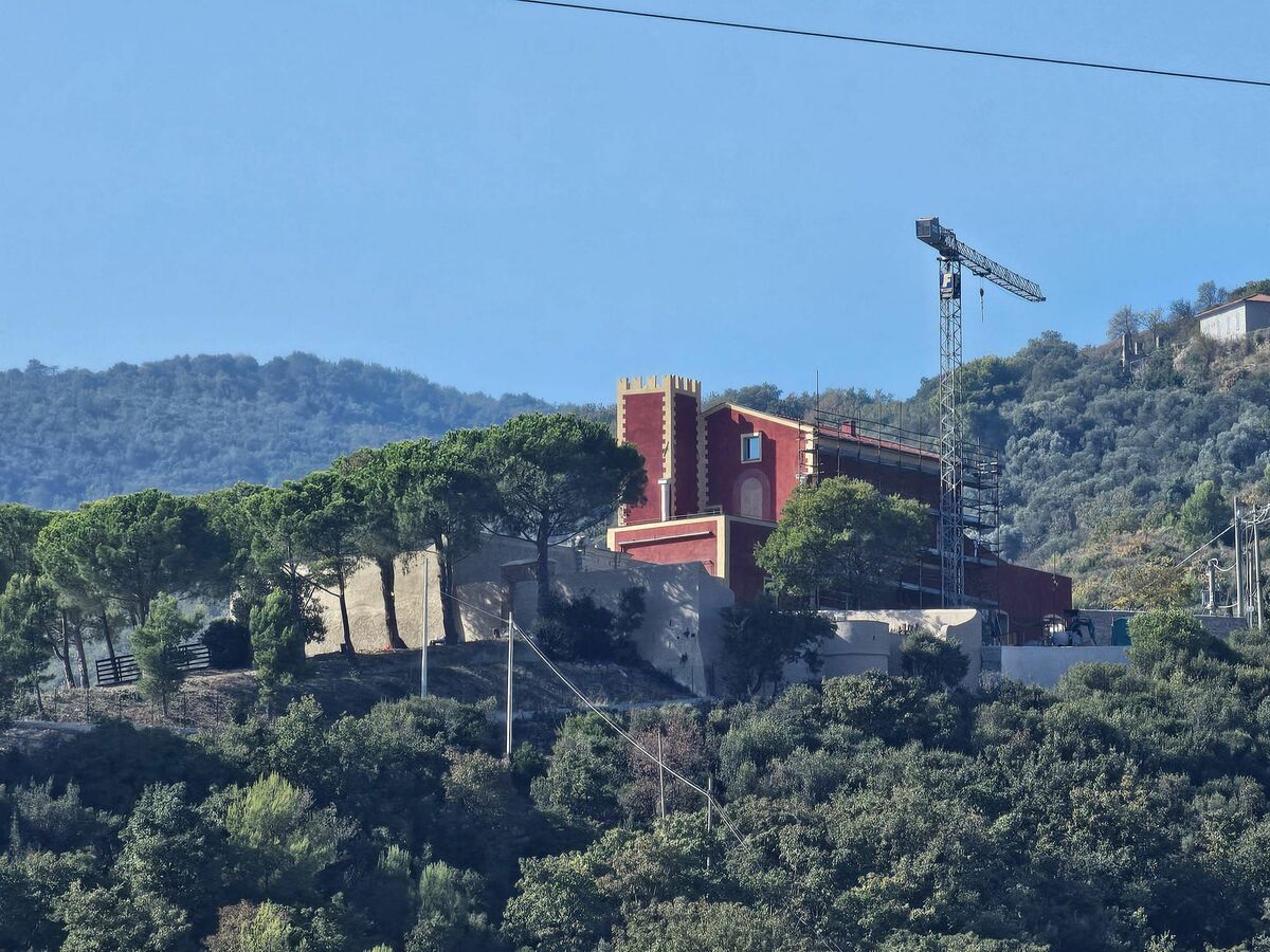 Albenga, la “Casa Rossa” rinasce: a dicembre apre il resort di charme ...
