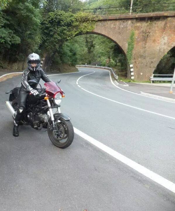 Savona, Nadia Colangelo perde la vita con la moto sotto un camion ...